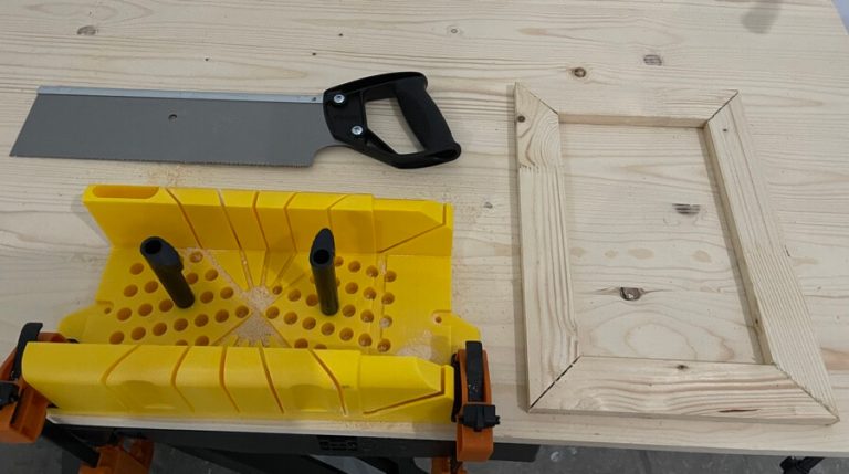 How To Use A Miter Box - WoodworkMag.Com